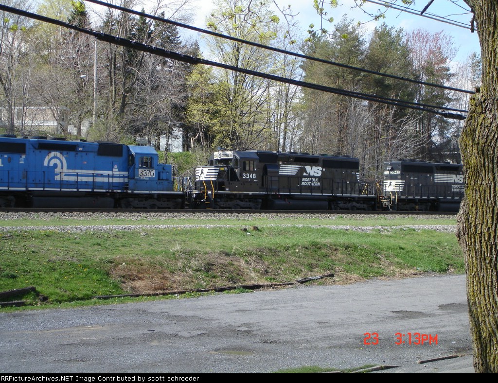 NS 3370 (ex.CR), NS 3348 & NS 3342 pushing at the rear WB